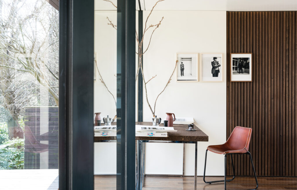 海外インテリアを作りたいなら、無機質なビニールクロスではなくおしゃれな塗装がおススメ